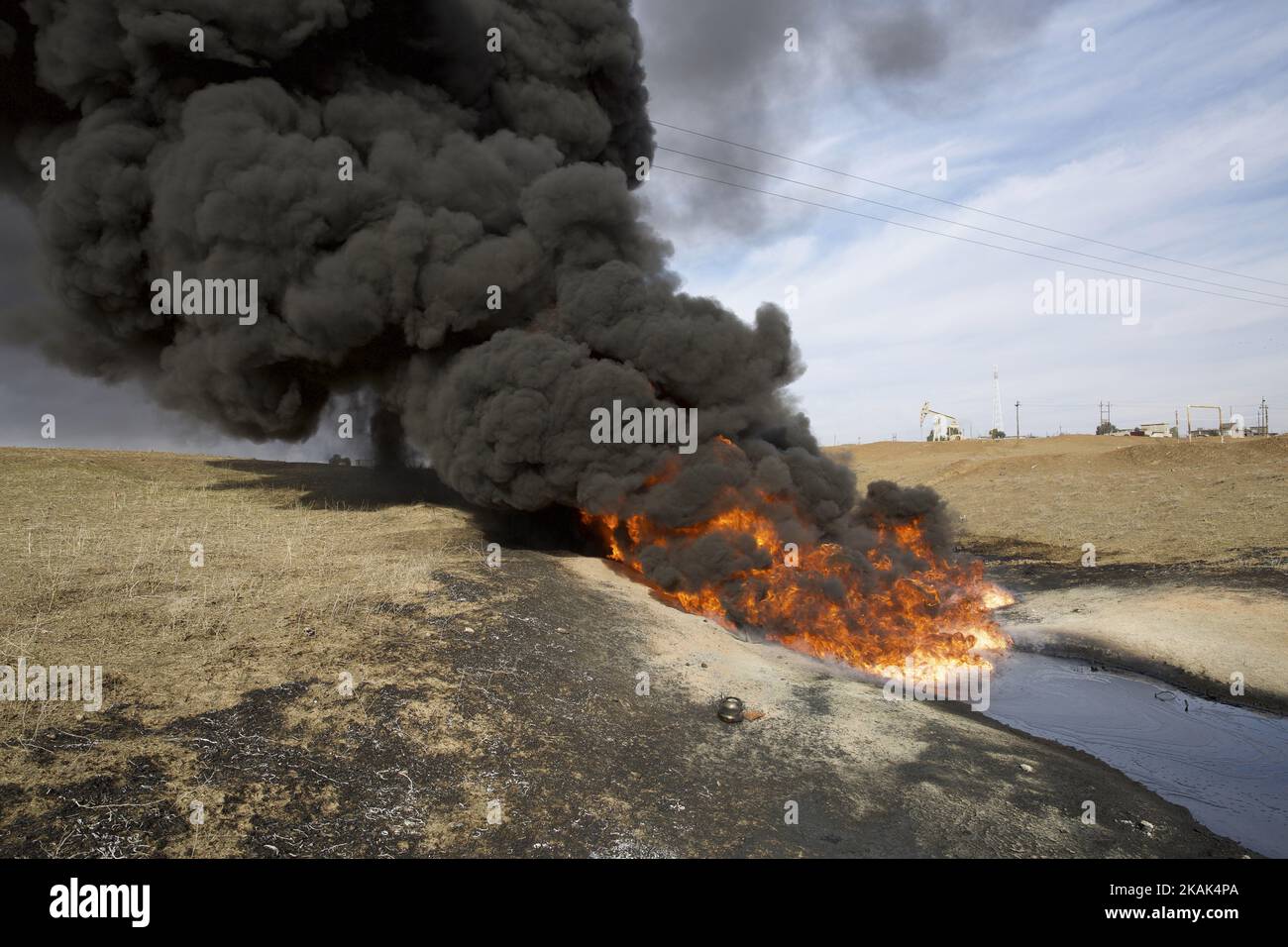 Iraq oil field hi-res stock photography and images - Alamy