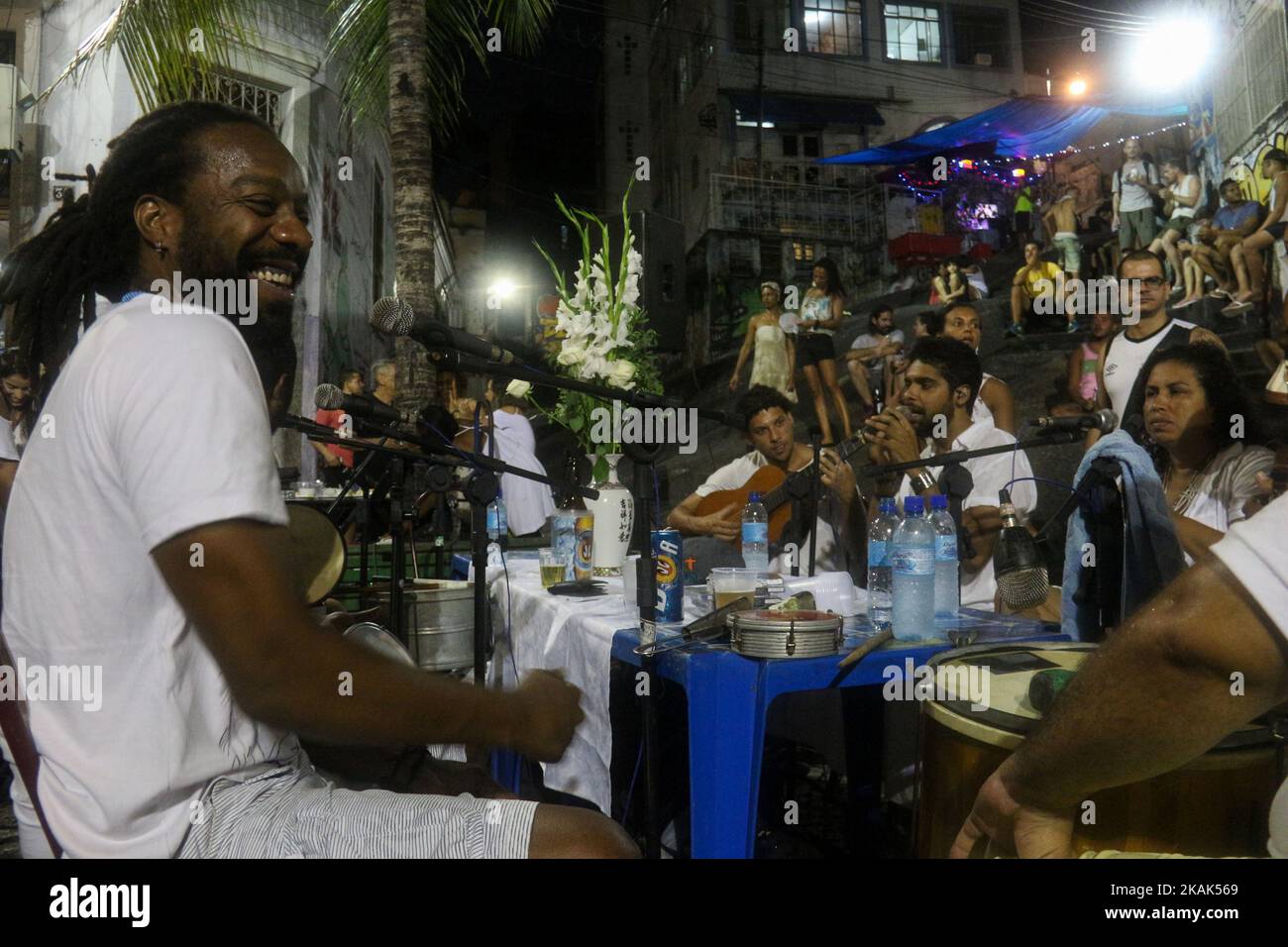 Rio de janeiro roda de samba hi-res stock photography and images - Alamy