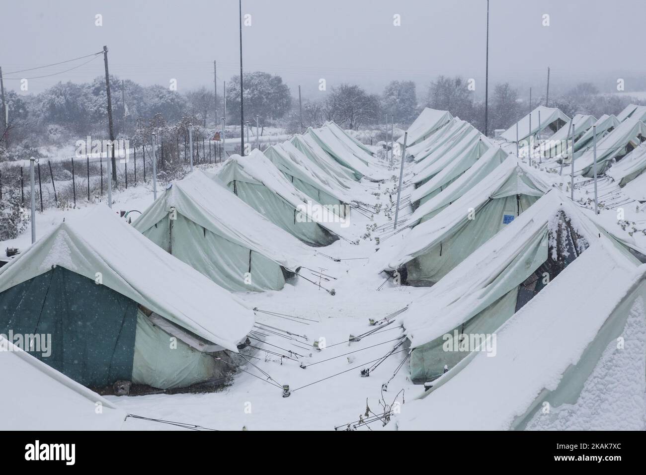 Snow, wind and temperatures below -10Â°C in Vagiohori refugee camp ...