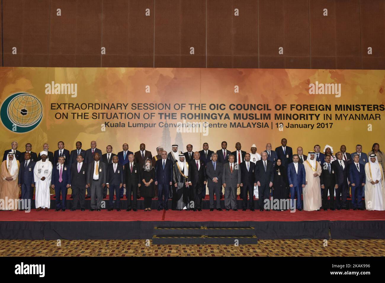 Malaysian Prime Minister Najib Razak (C) poses with OIC delegates posed ...