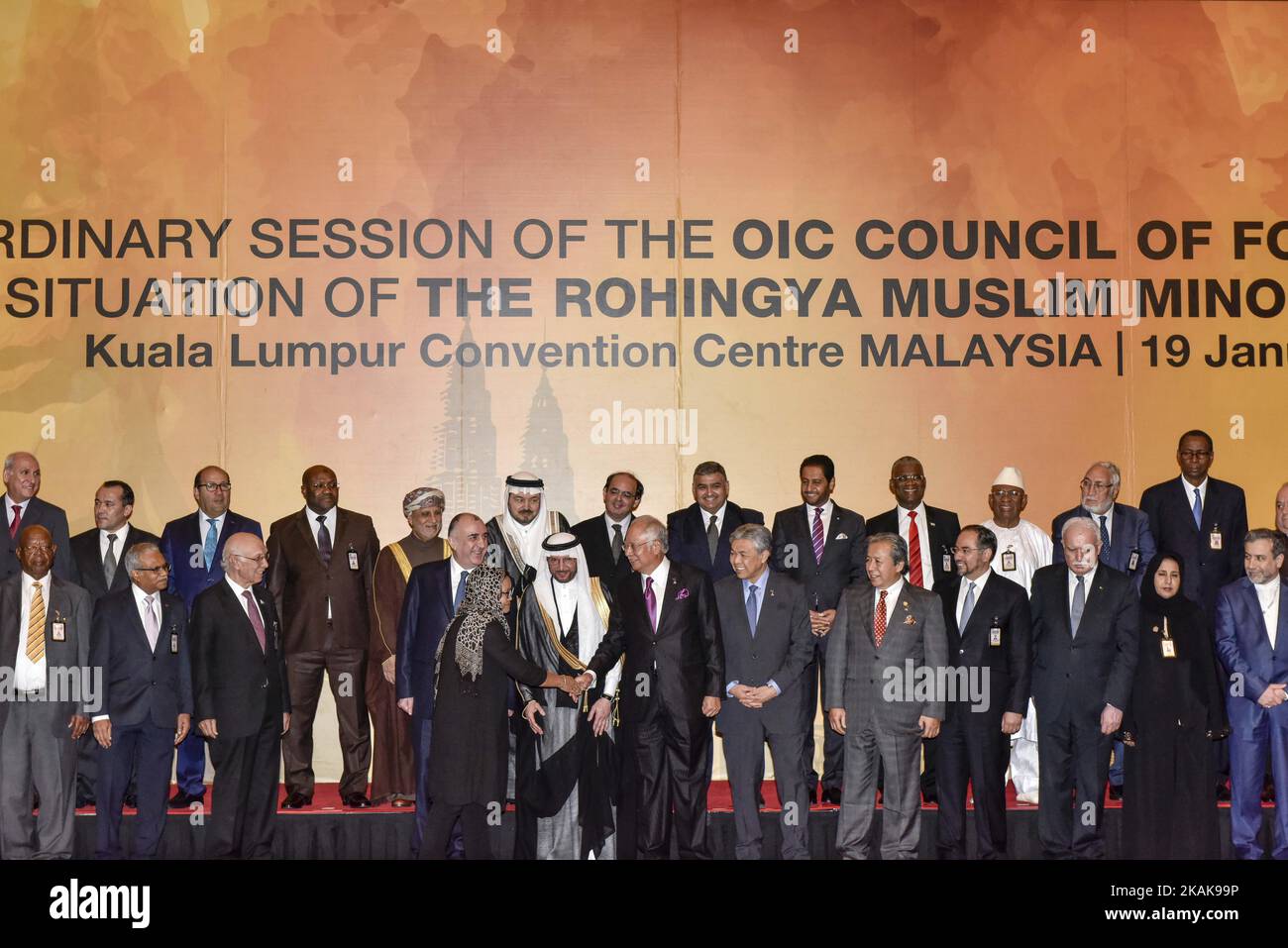 Malaysian Prime Minister Najib Razak (C) poses with OIC delegates posed ...