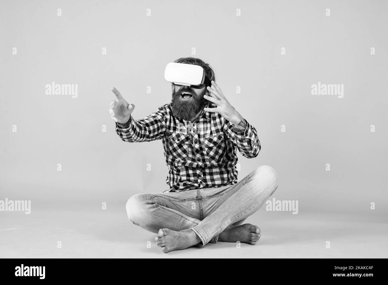 Bearded man wear vr Black and White Stock Photos & Images - Alamy