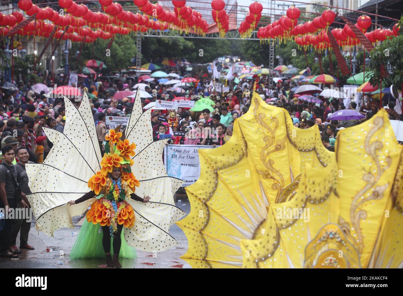 Participant wear a chinese traditioal costume and perform the Lion ...