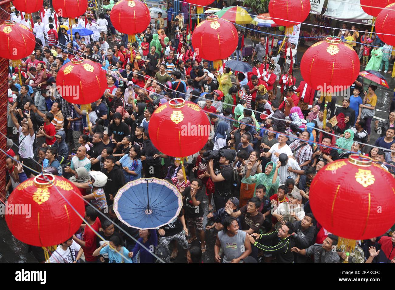 Participant wear a chinese traditioal costume and perform the Lion ...