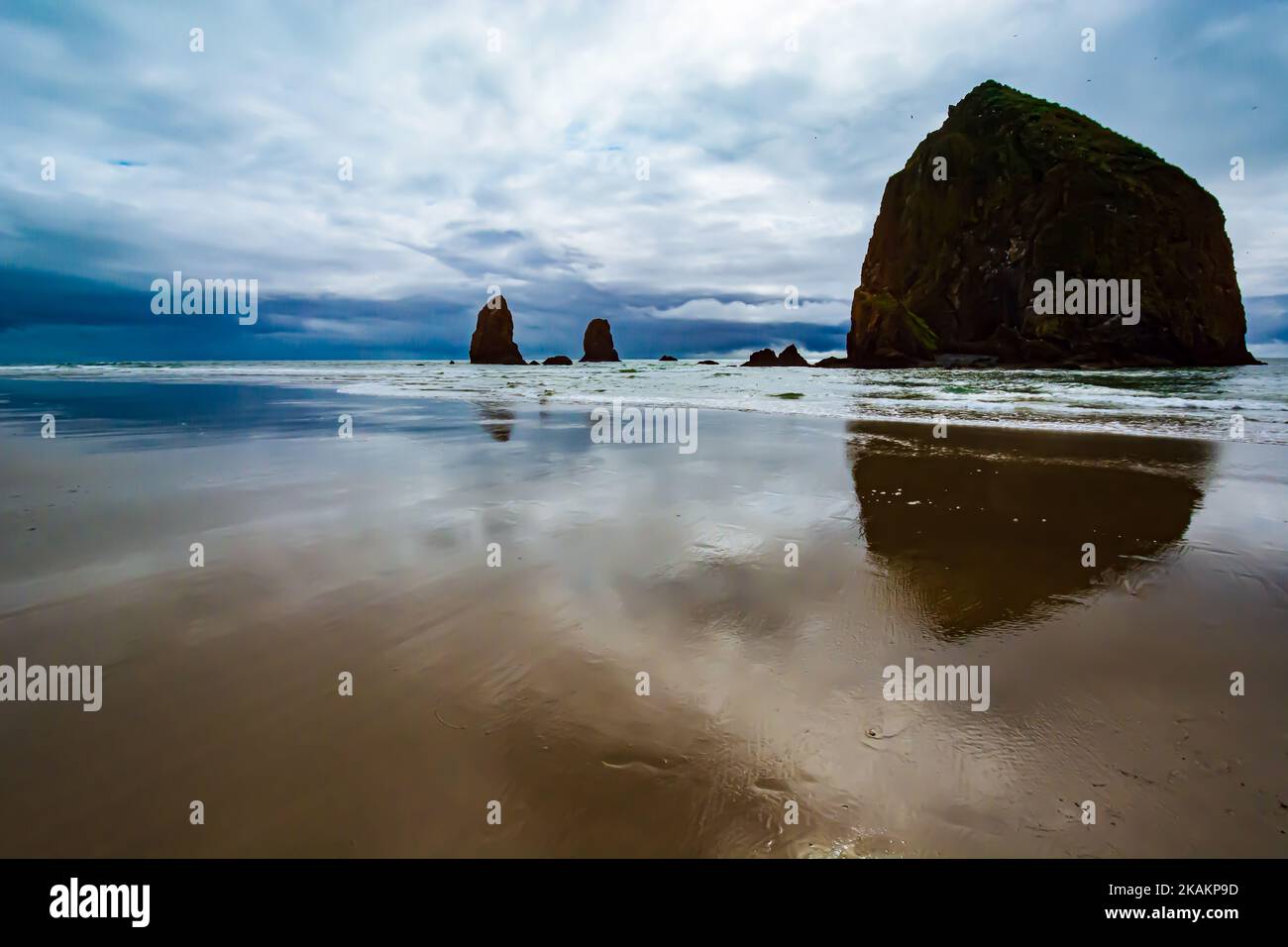 The Haystack Rock in the Cannon beach in Oregon, USA Stock Photo - Alamy