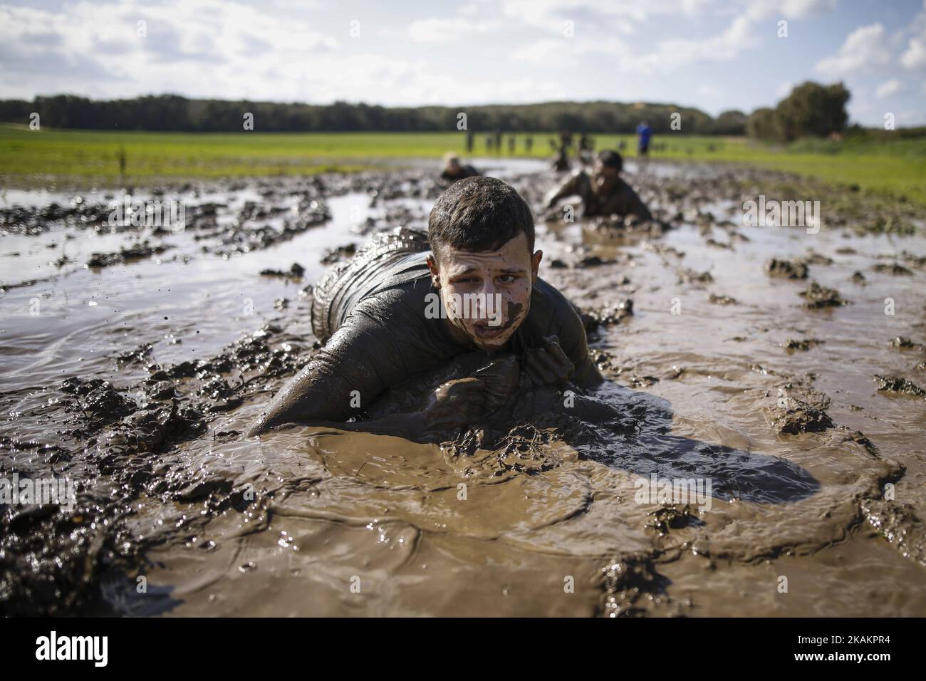 Israeli teenagers crawl with heavy sandbags through mud as they take ...