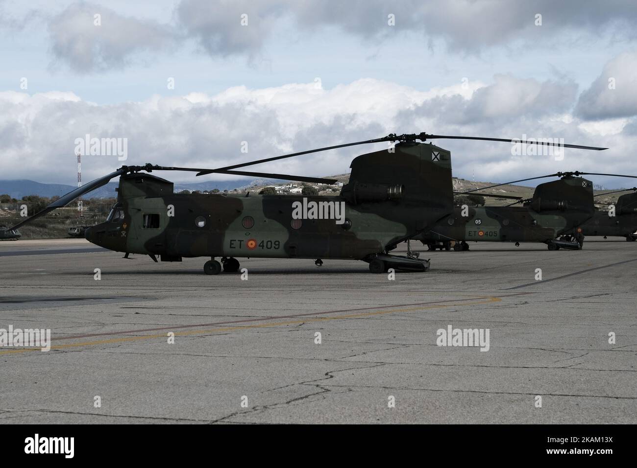 Boeing CH-47 Chinook is a versatile heavy-duty twin-engined helicopter ...