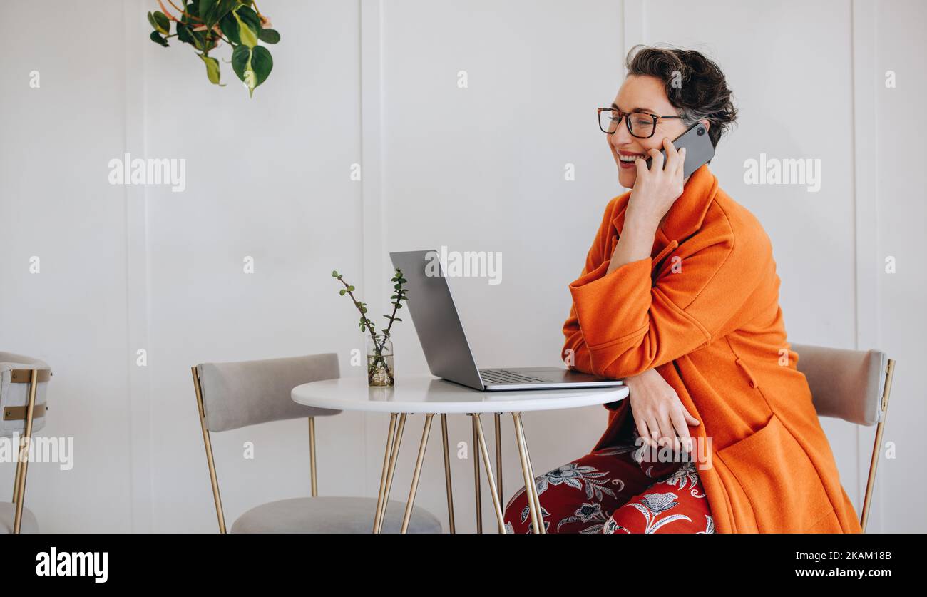 Black female speaking hi-res stock photography and images - Alamy
