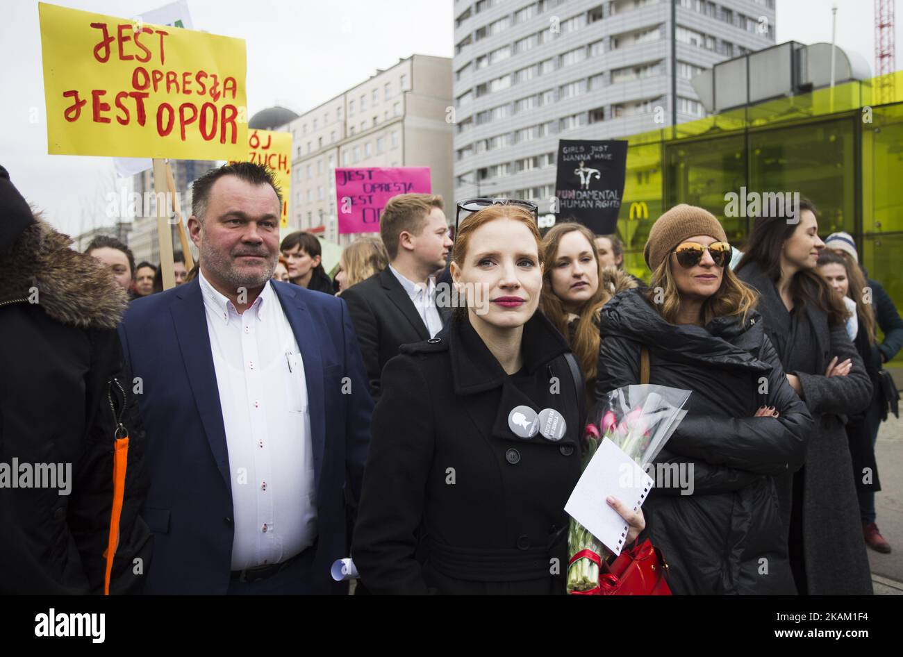 Jessica Chastain on nationwide women strike in in Warsaw, Poland, on ...