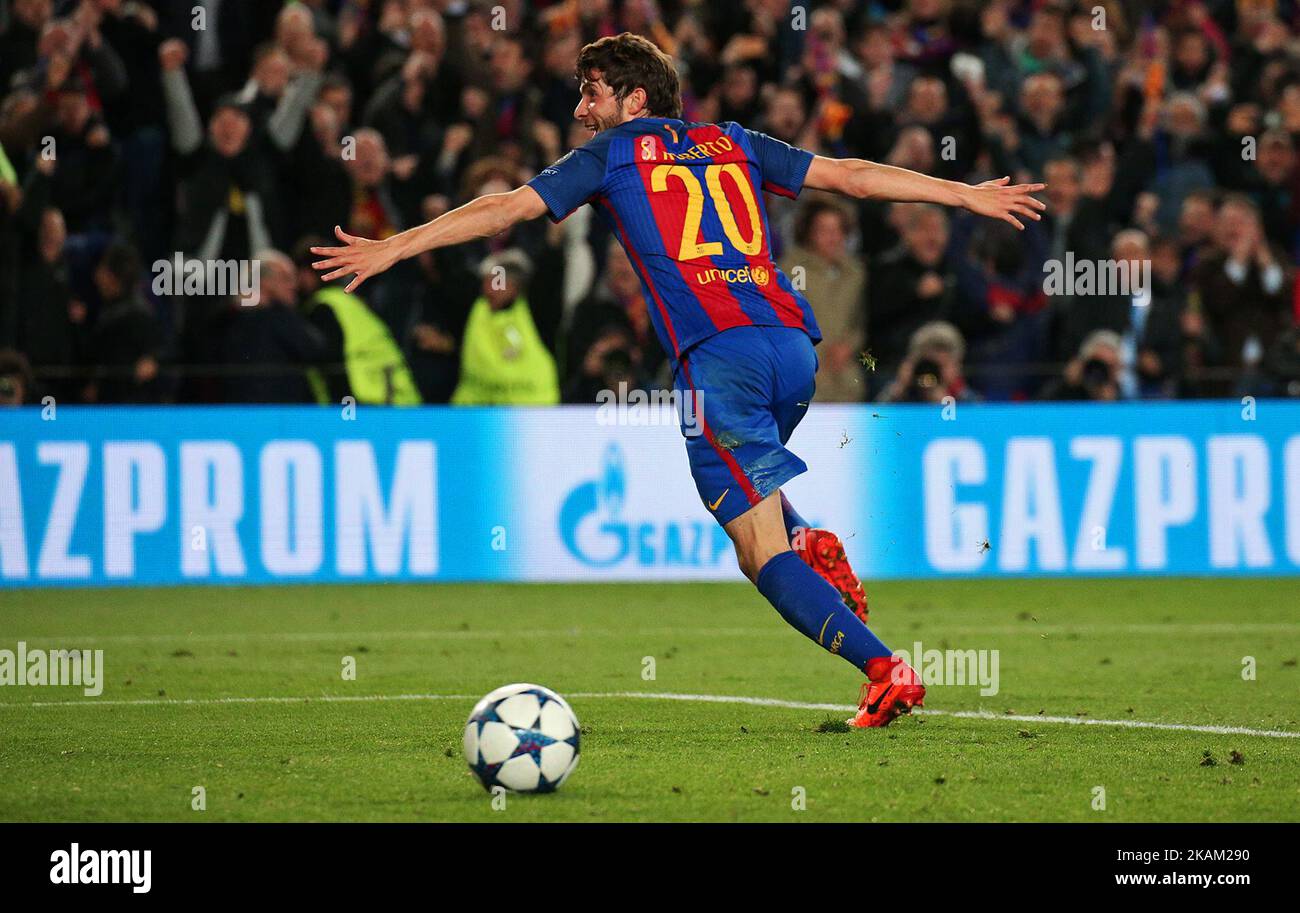Barcelona psg 2017 sergi roberto hi-res stock photography and images ...