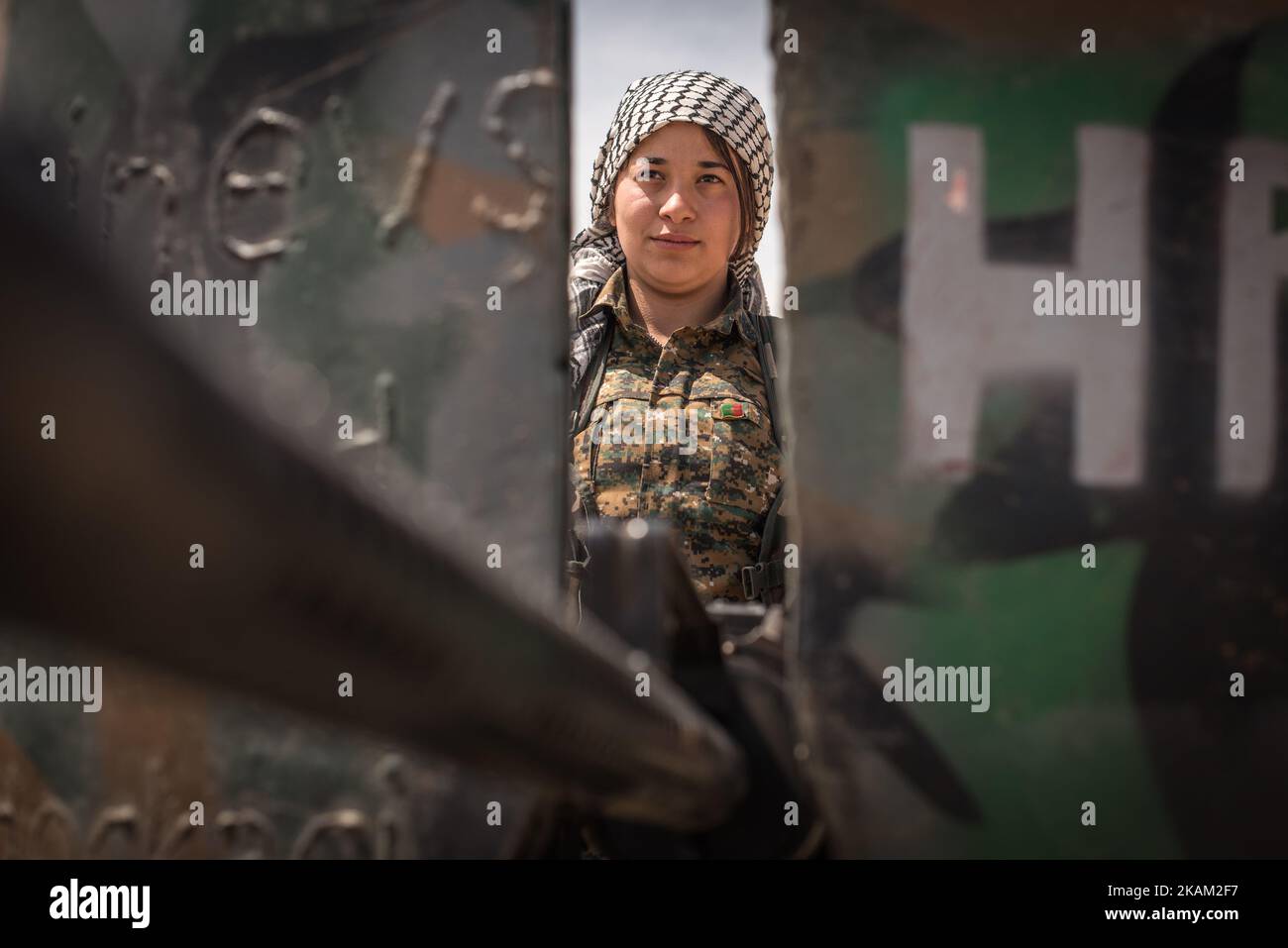 Sinjar Resitance Units (YBS) on the frontline with ISIS south of Sinjar ...