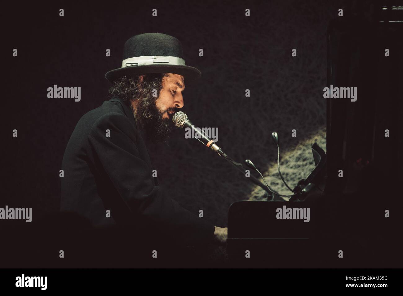 Italian singer Vinicio Capossela performs in Bari at the Teatro Team ...