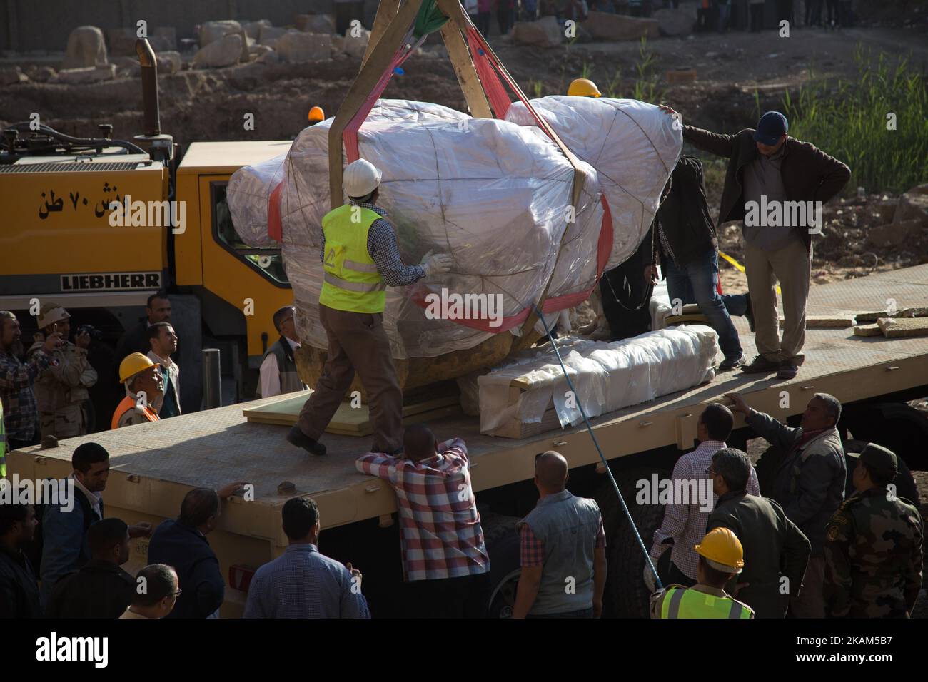 Fayed statue hi-res stock photography and images - Alamy