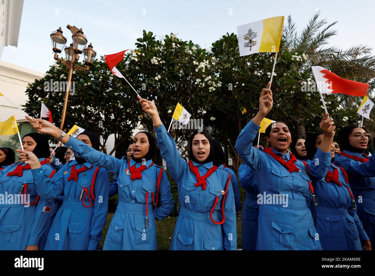 Bahrain children flags hi-res stock photography and images - Alamy
