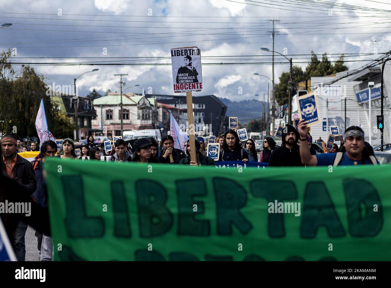 Machi mapuche hi-res stock photography and images - Alamy
