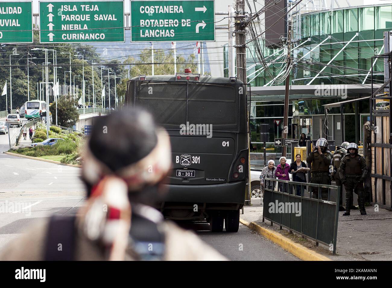 Machi mapuche hi-res stock photography and images - Alamy