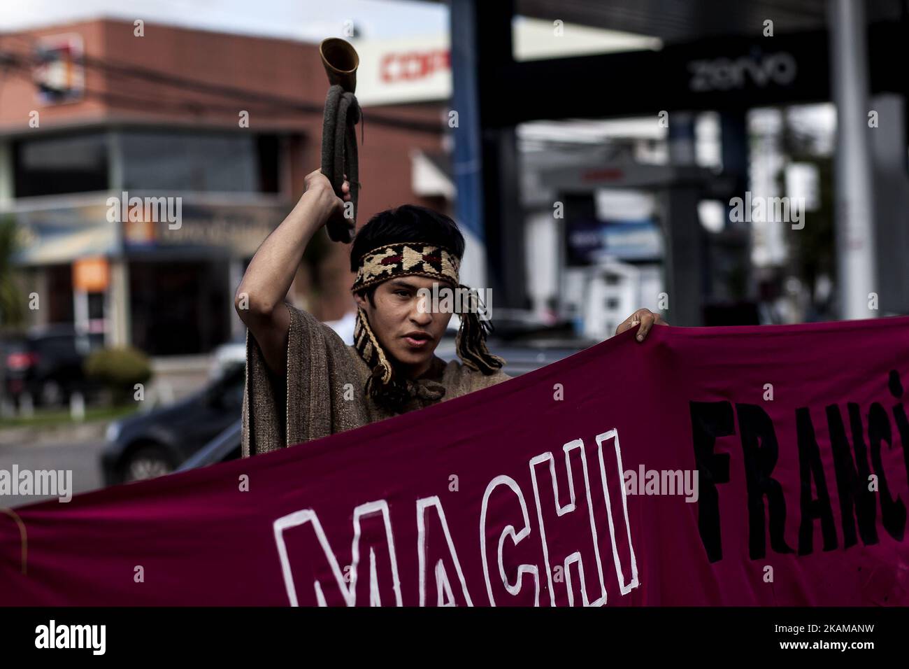 Machi mapuche hi-res stock photography and images - Alamy