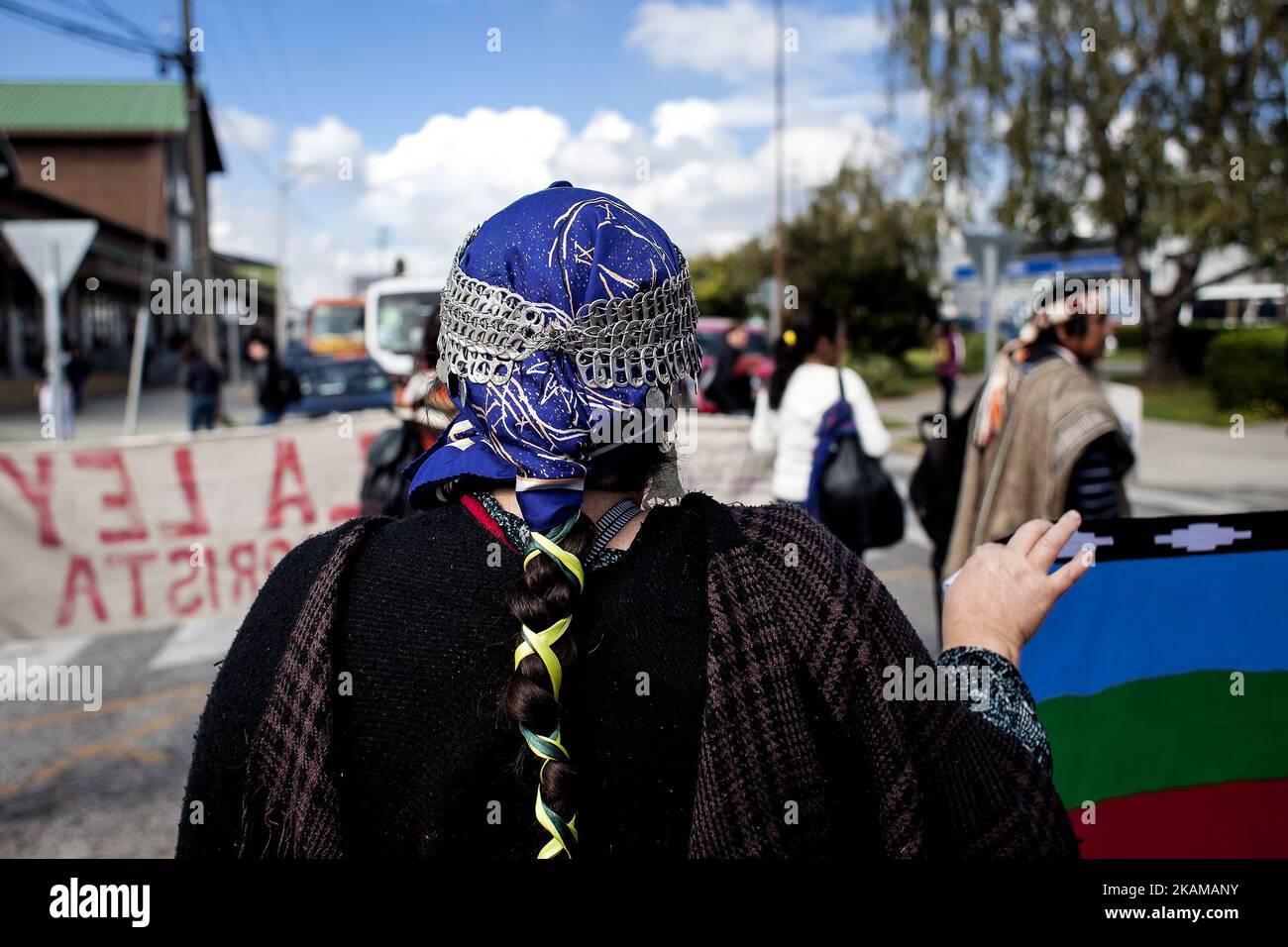 Machi mapuche hi-res stock photography and images - Alamy