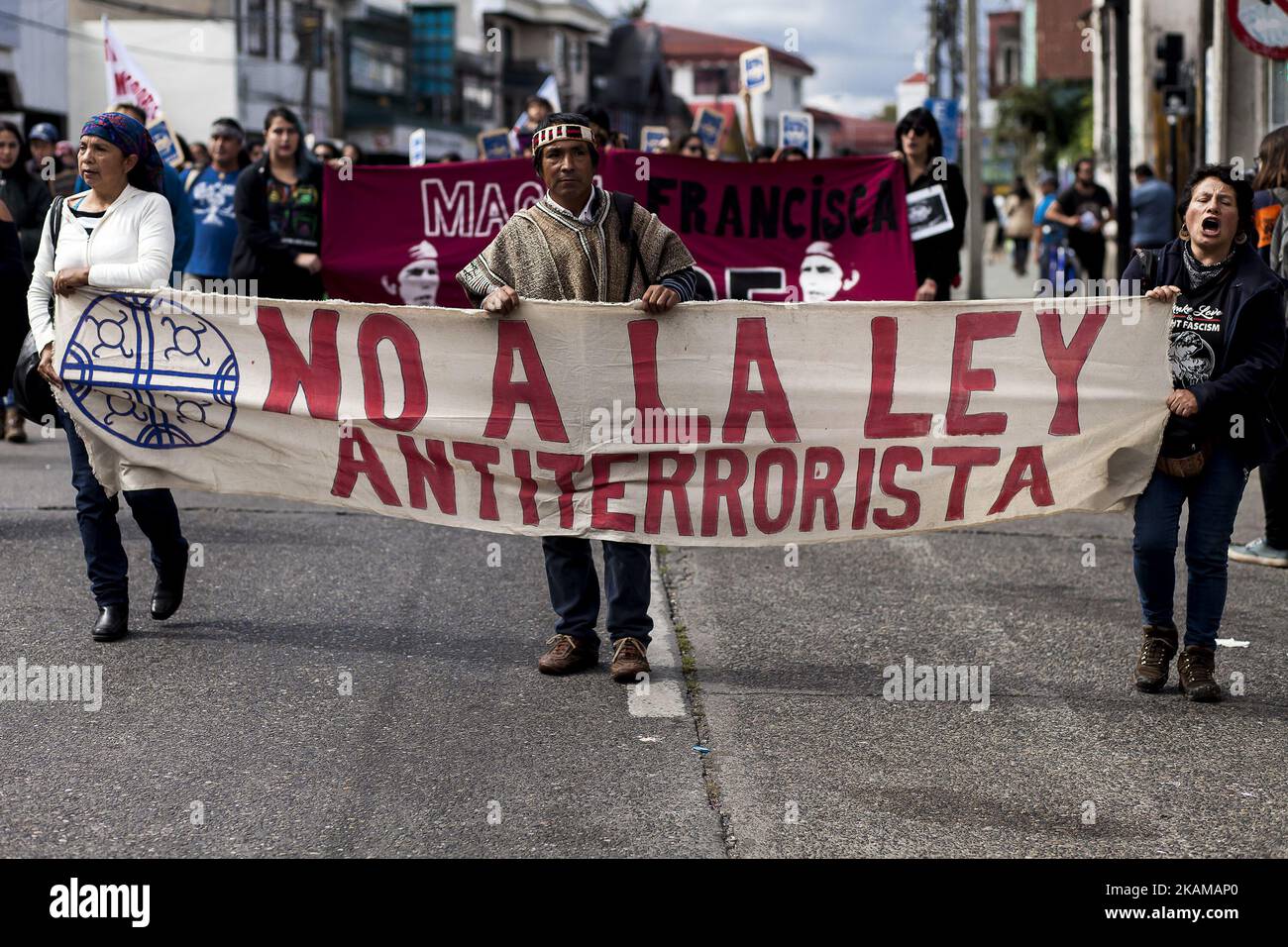 Machi mapuche hi-res stock photography and images - Alamy