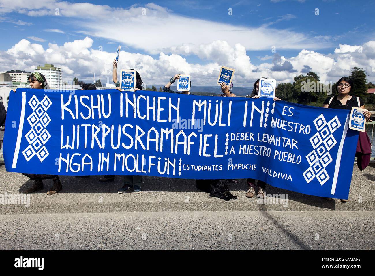 Machi mapuche hi-res stock photography and images - Alamy