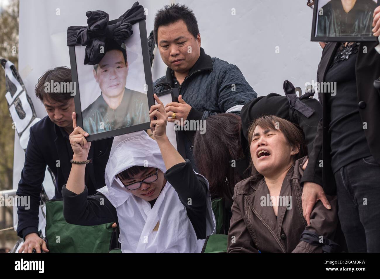 Wife of Liu Shaoyao cries his past husband, shot by french police ...
