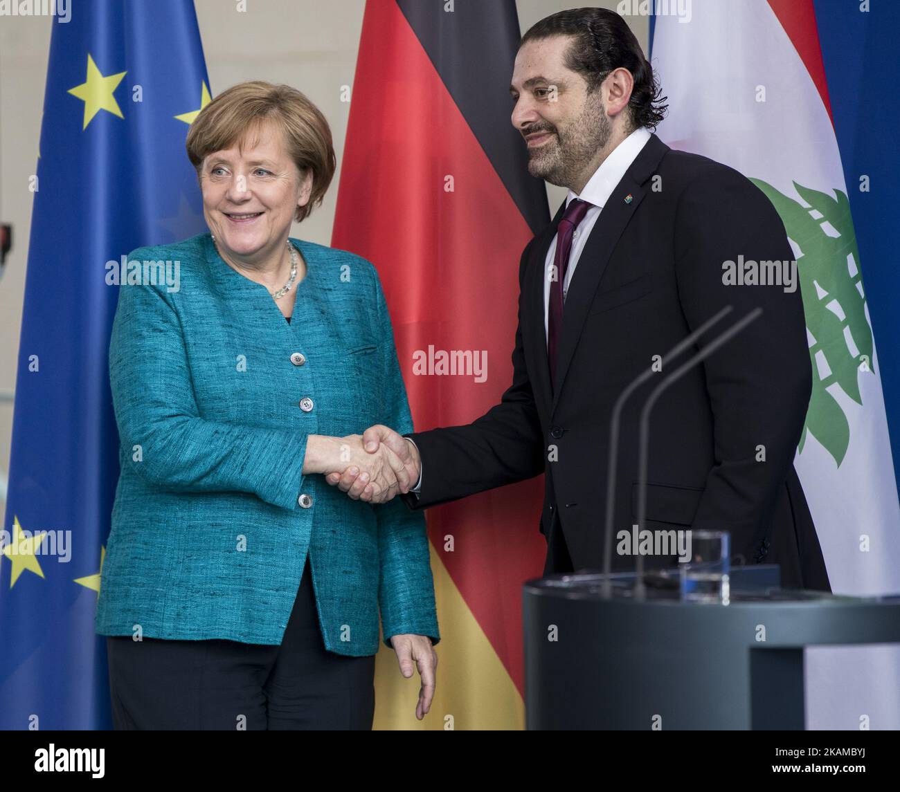 Lunch meeting shake hands hi-res stock photography and images - Alamy