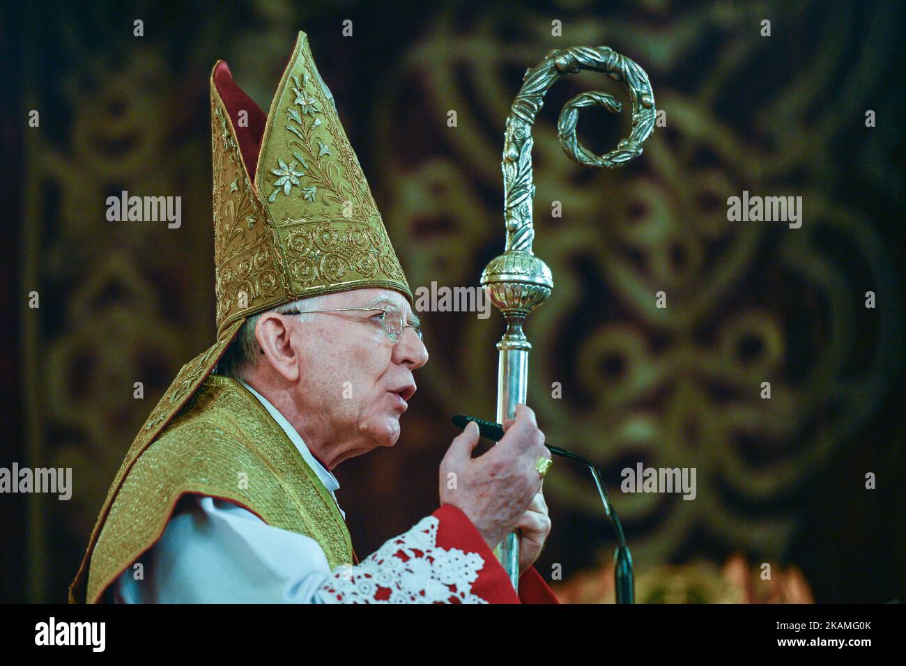 Walking hand in hand jesus hi-res stock photography and images - Alamy