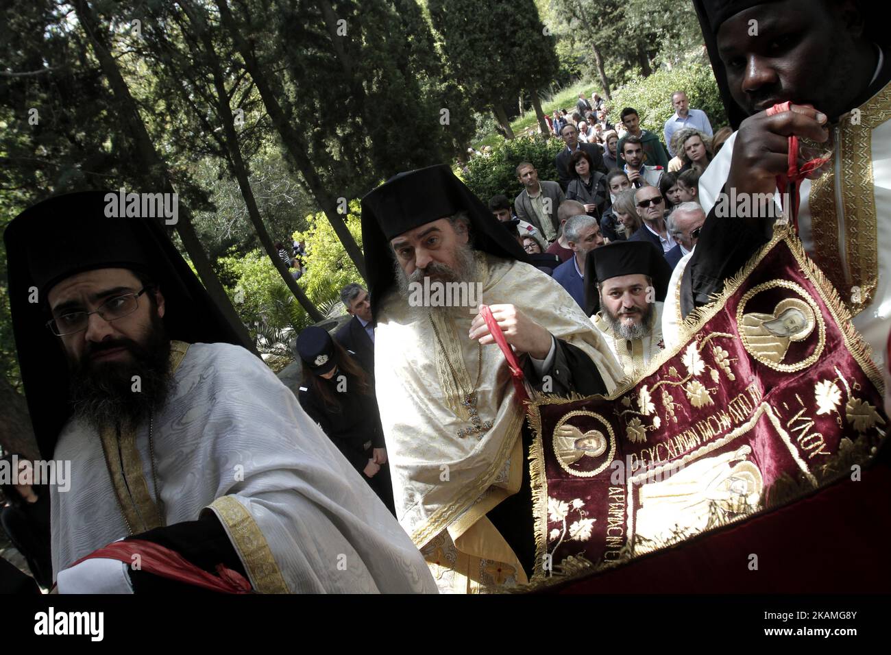 Ritual of the Apokathilosis, a reenactment of the Deposition of Christ ...
