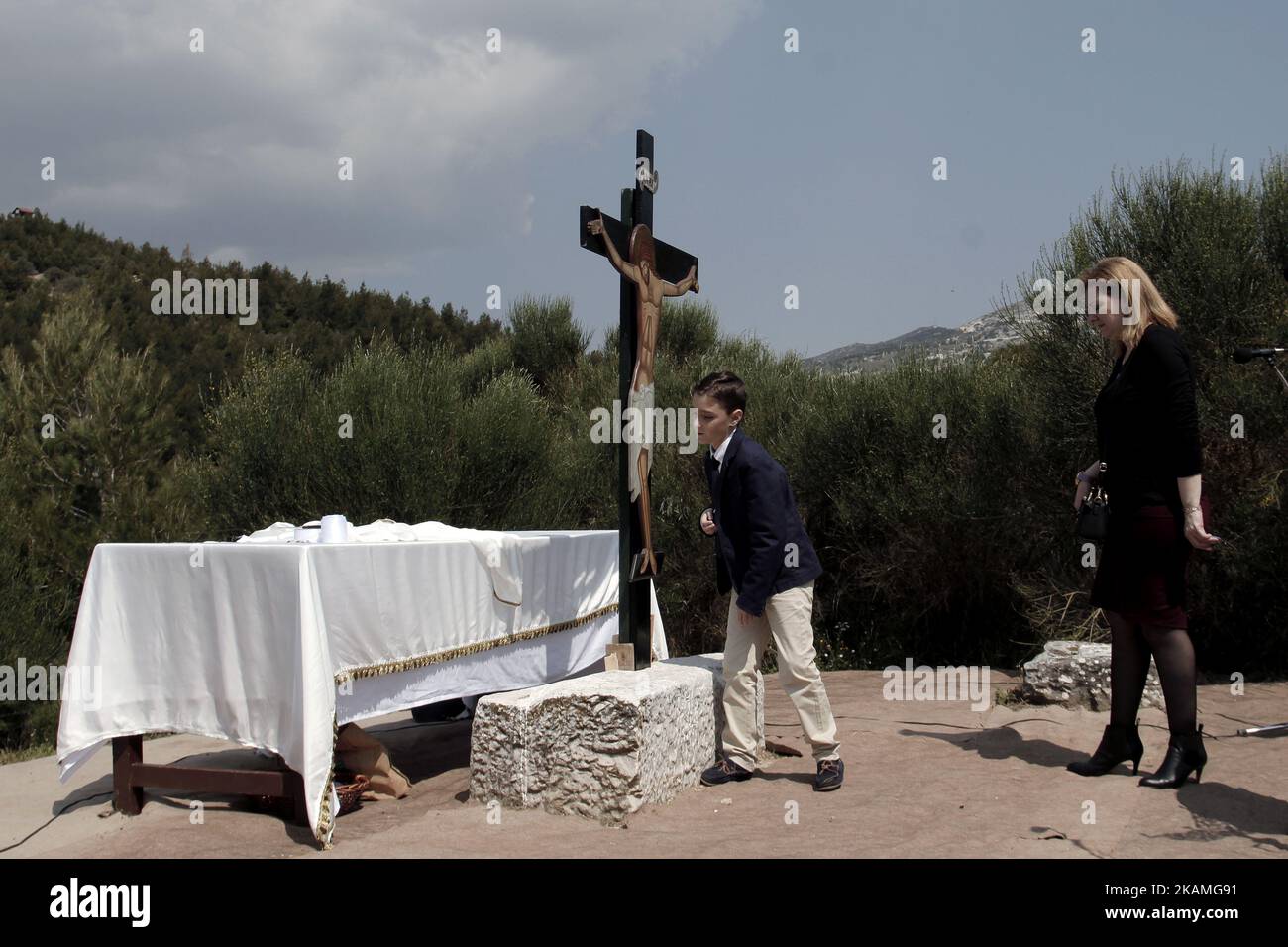 Reenactment crucified hi-res stock photography and images - Alamy
