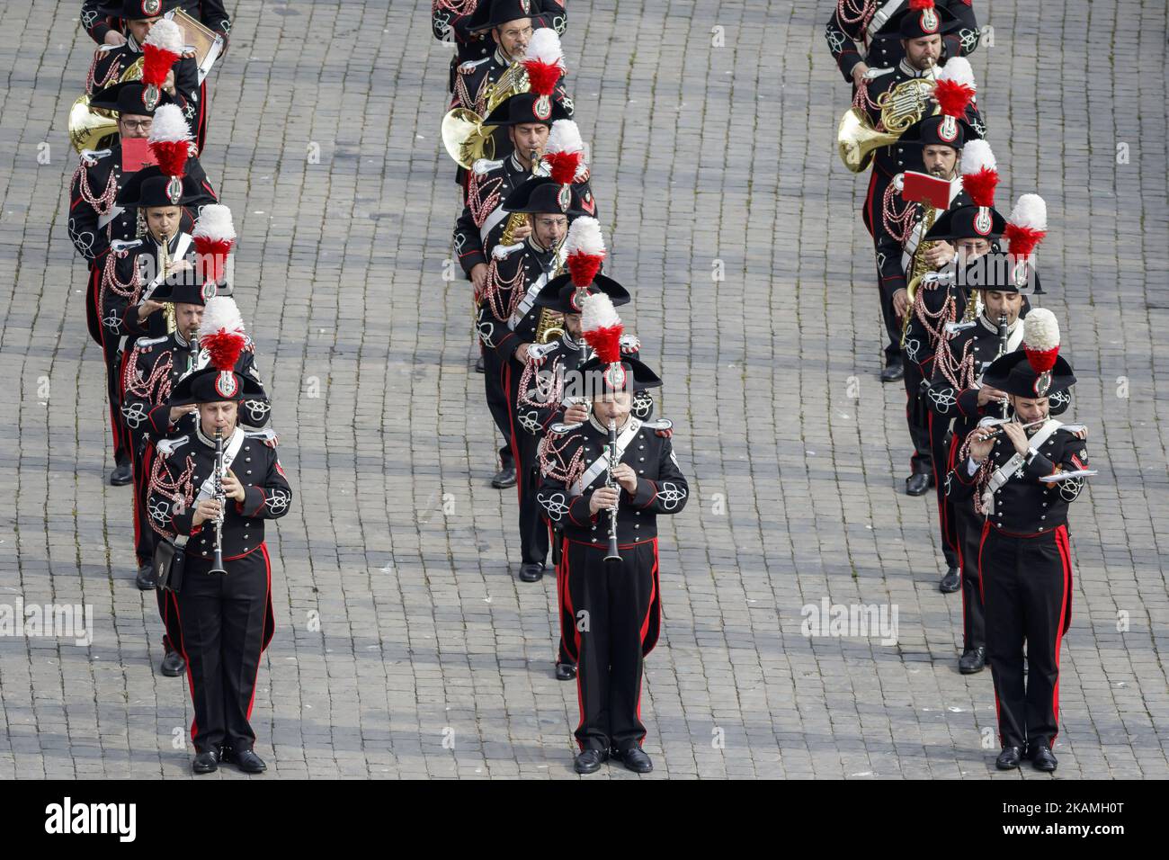 Carabinieri parade as Pope Francis leads the Easter Sunday Mass in St ...