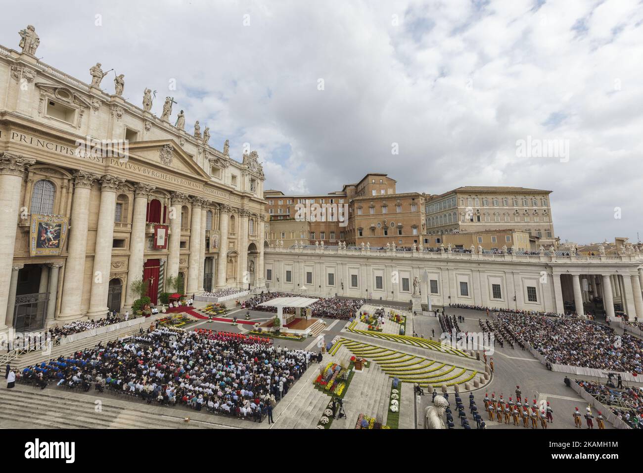 Pope Francis leads the Easter Sunday Mass in St. Peter's Square in ...