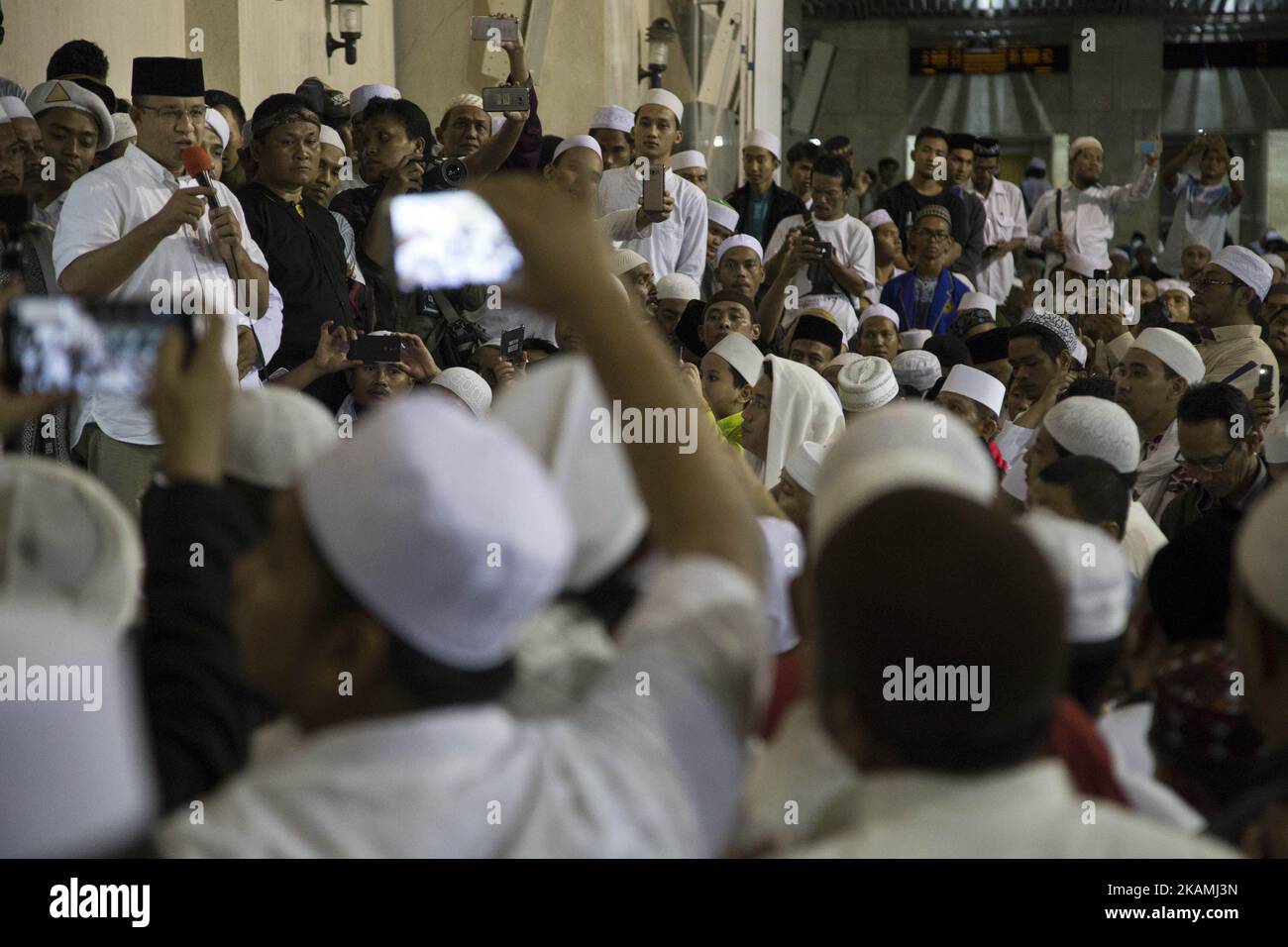 Muslim count hi-res stock photography and images - Alamy