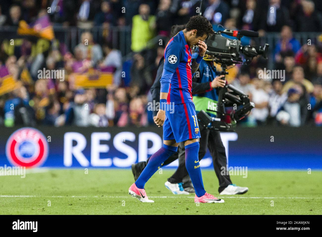 Neymar crying hi-res stock photography and images - Alamy