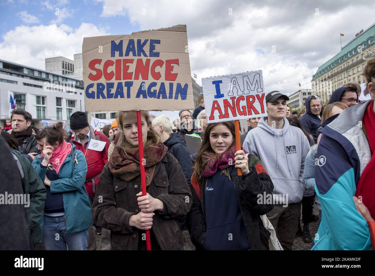 News science women hi-res stock photography and images - Alamy