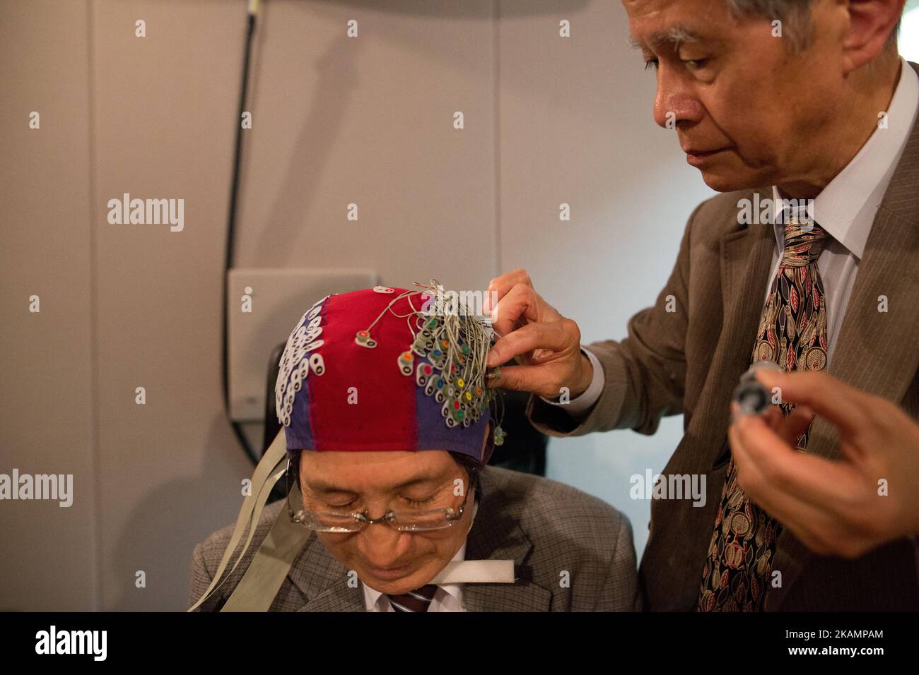 Japanese scientists demonstrated a device capable of reading human ...