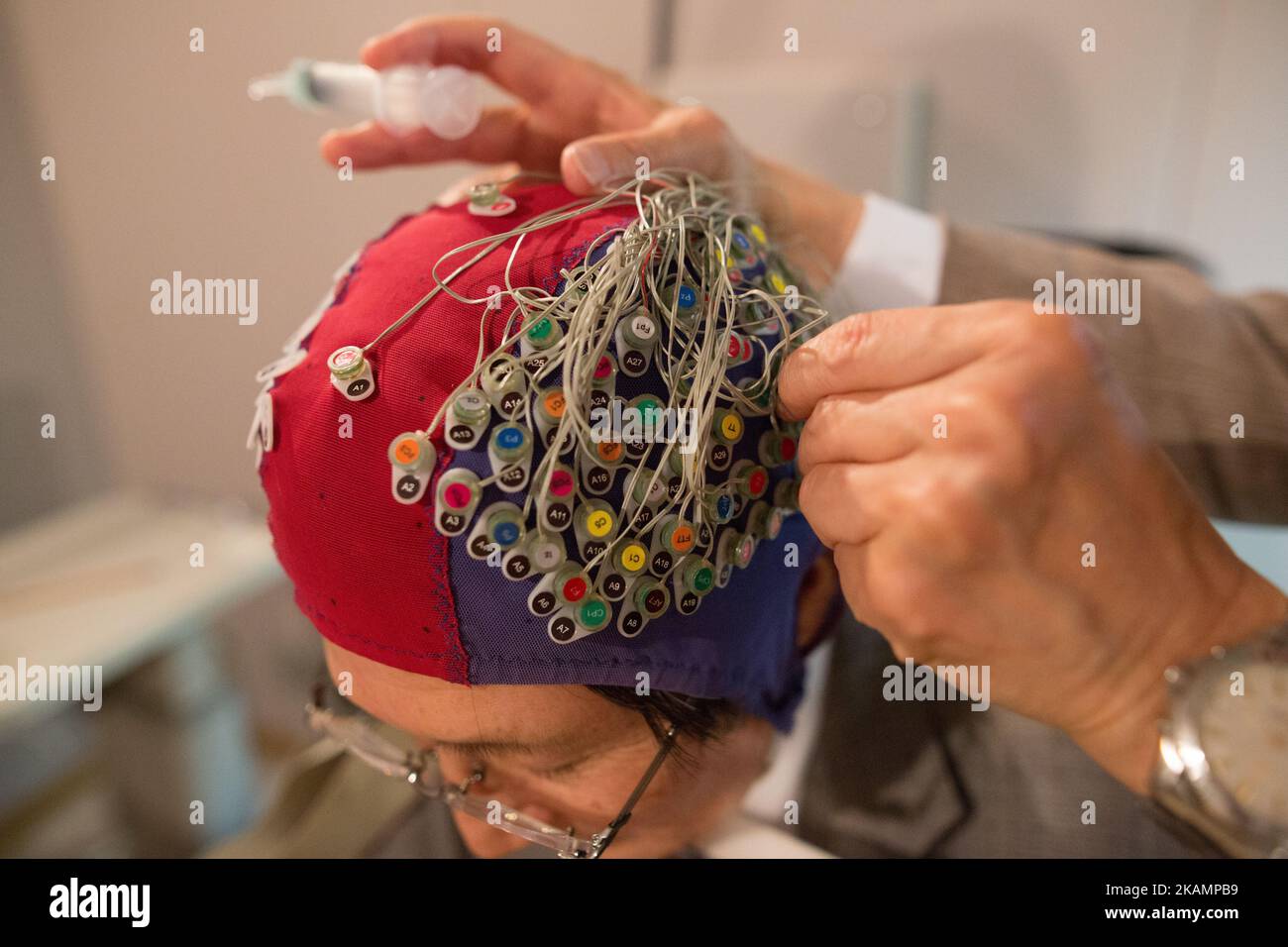 Japanese scientists demonstrated a device capable of reading human ...