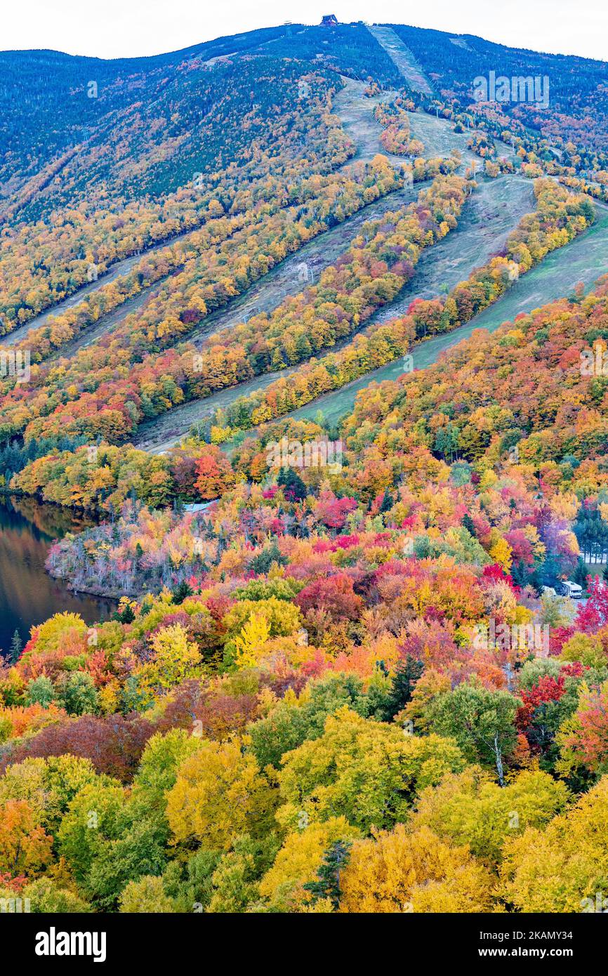 A vertical shot of Echo lake and colorful fall foliage in Franconia ...