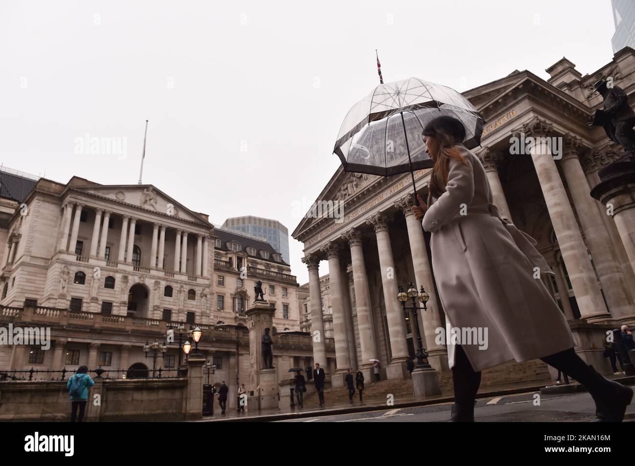 Threadneedle street london pedestrians hi-res stock photography and ...