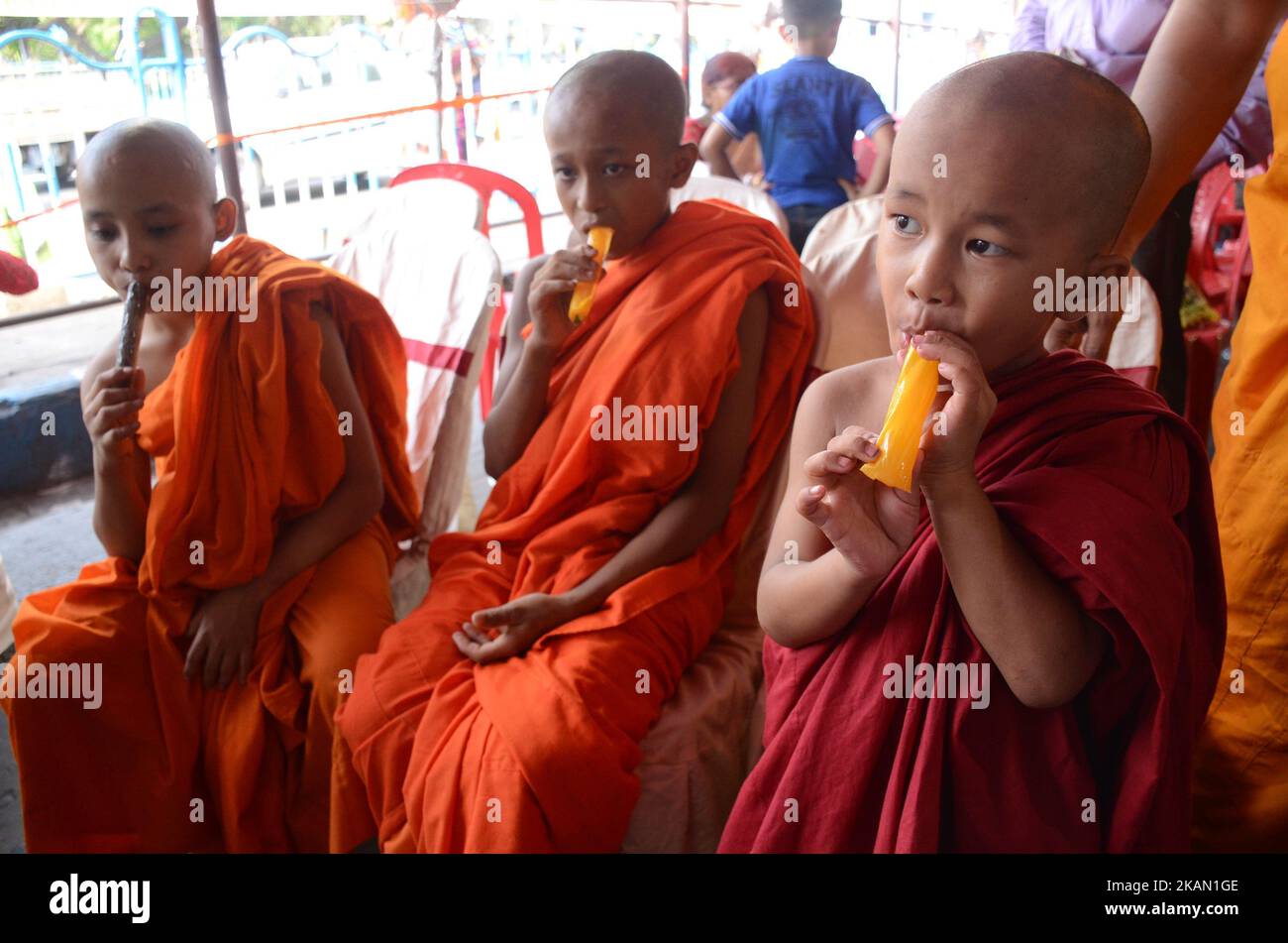 Devotee buddhist devotee buddha purnima enlightenment hi-res stock ...