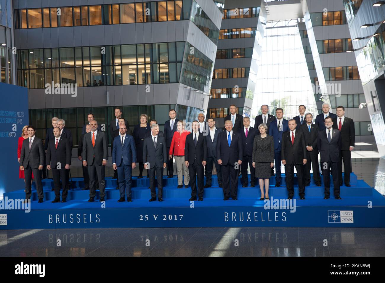 Nato heads of state pose hi-res stock photography and images - Alamy