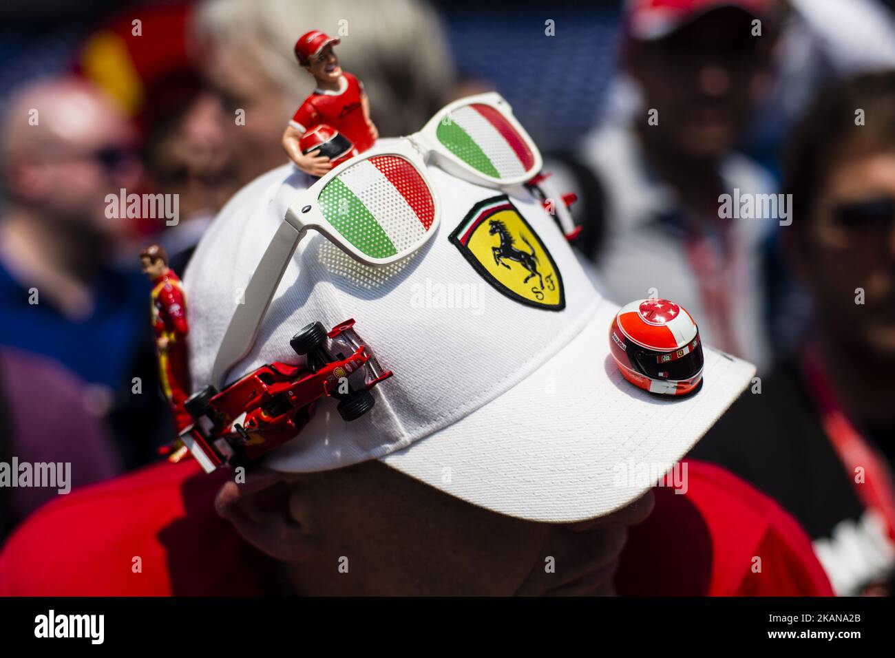 Michael Schumacher and Ferrari fan with a fantastic cap during the ...