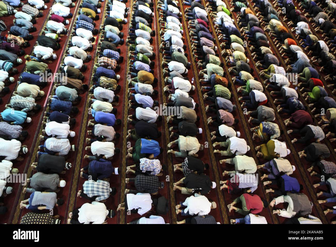 Muslims perform the first 'Tarawih' prayer on the eve of the Islamic ...