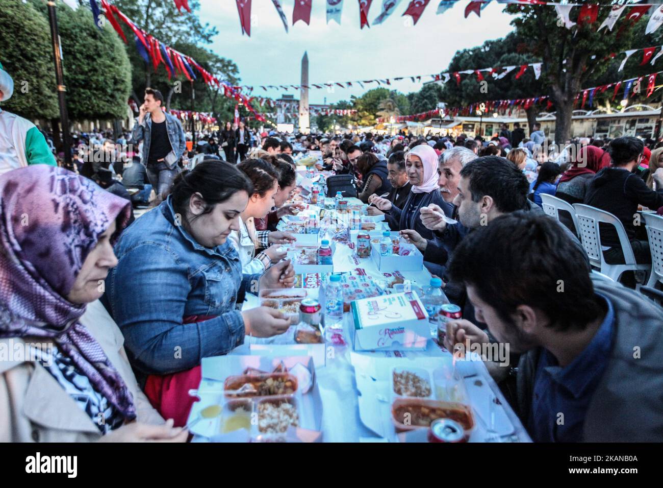 Thousands of Turkish people break their fasting on 27 May, 2017 at the ...