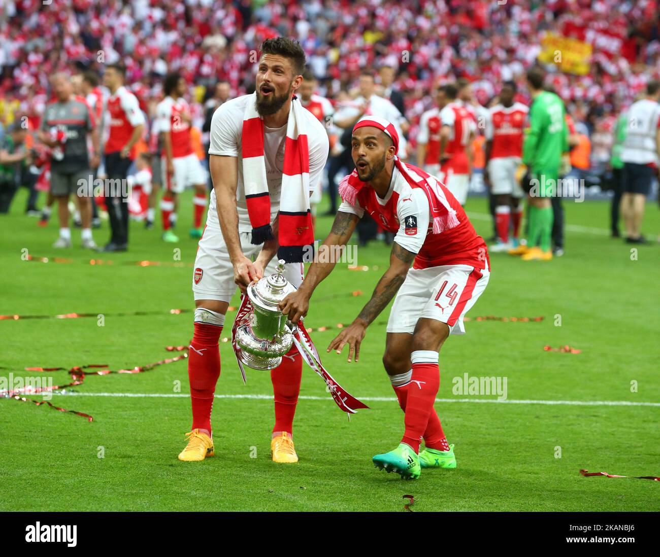 Fa cup trophy 2017 hi-res stock photography and images - Alamy
