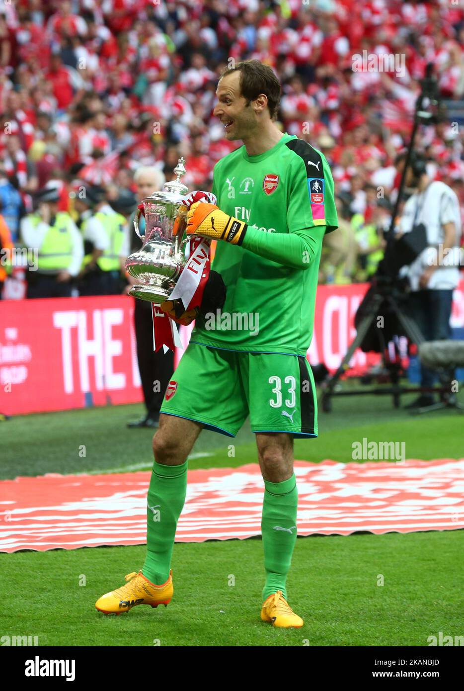 Arsenal's Petr Cech with Trophy during The Emirates FA Cup - Final ...