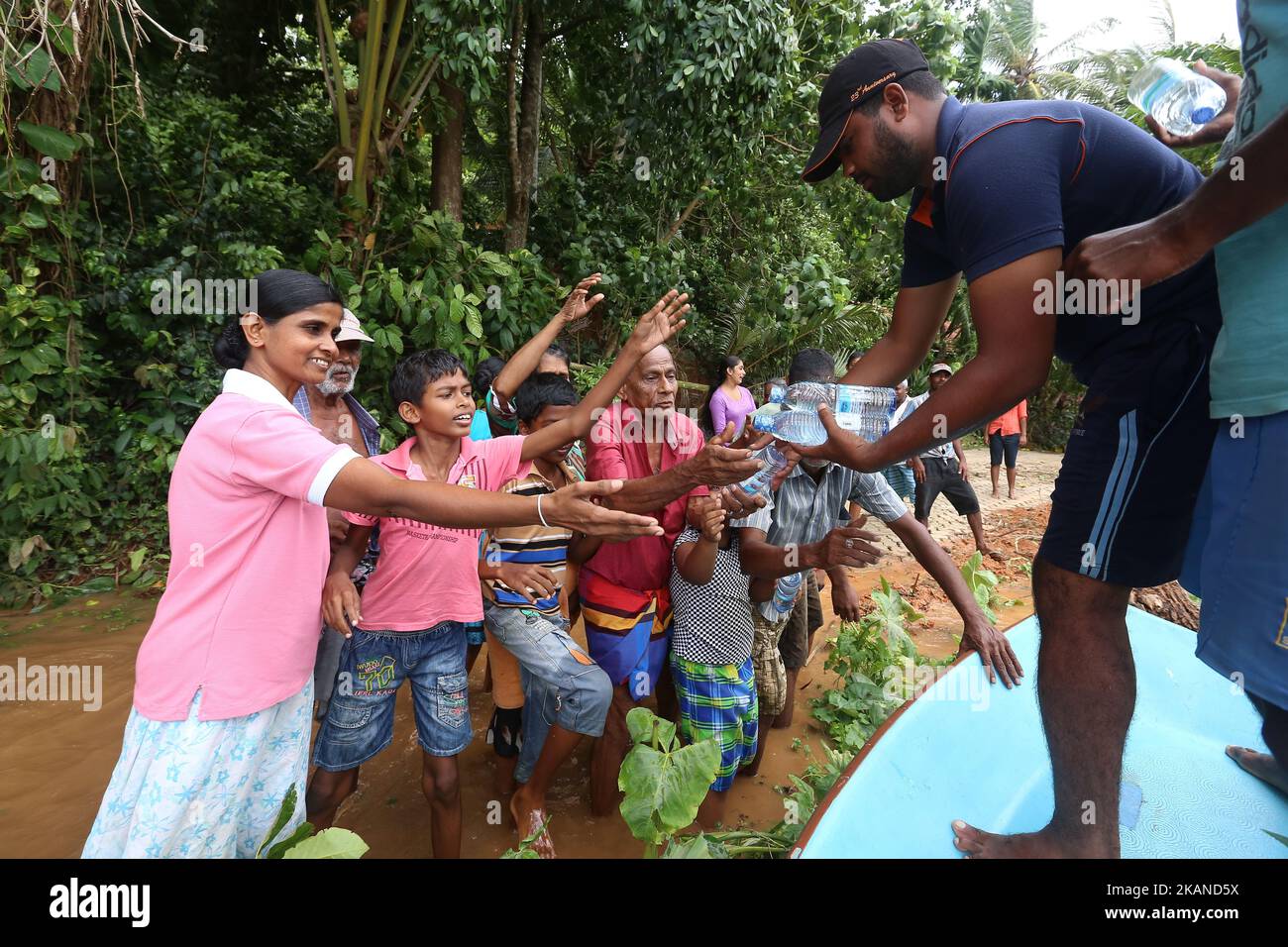 Sri Lankan flood victims receive clean drinking water by a Sri Lankan ...