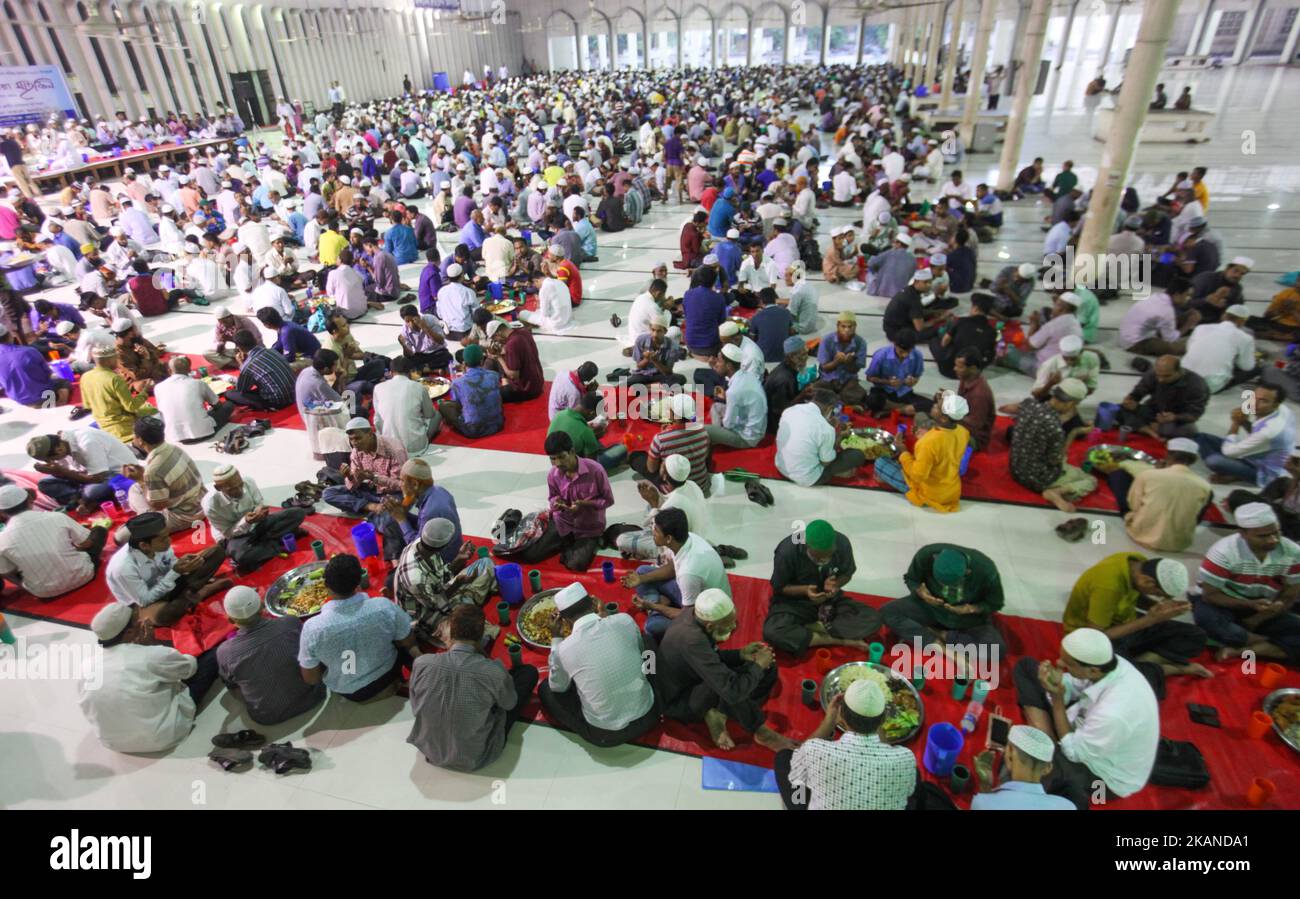 Thousands of Muslims are waiting for the Iftar (Food of Ramadan) in ...