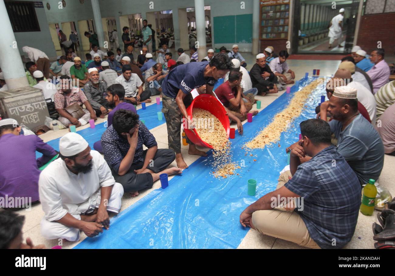 Thousands of Muslims are waiting for the Iftar (Food of Ramadan) in ...