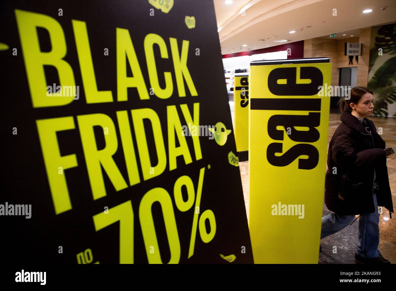 Black friday woman inscription hi-res stock photography and images - Alamy