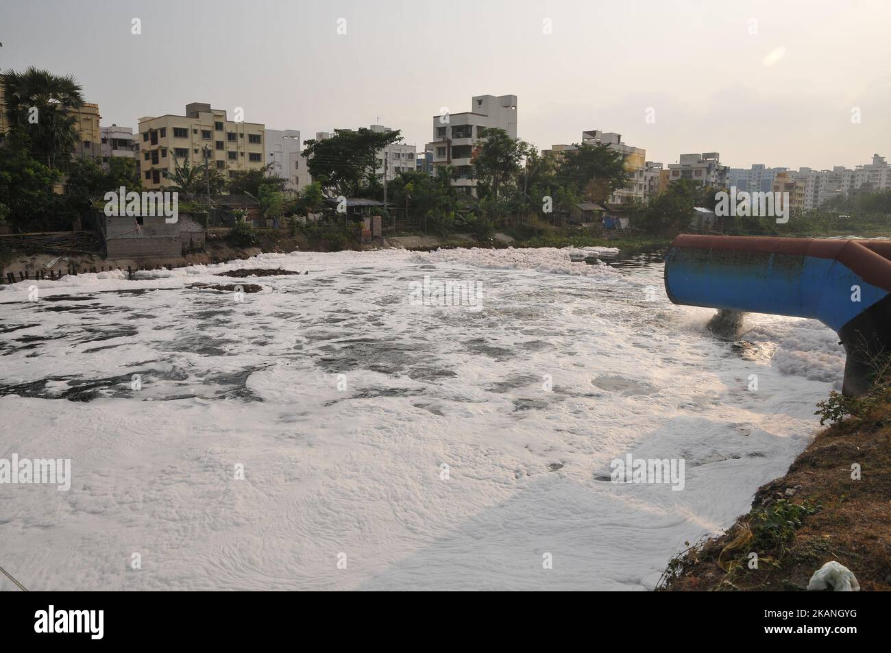 Plastic pollution in kolkata hi-res stock photography and images - Alamy